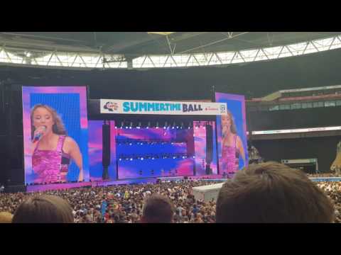 Zara Larsson - Never Forget You (Live Capital Summertime Ball 2017)