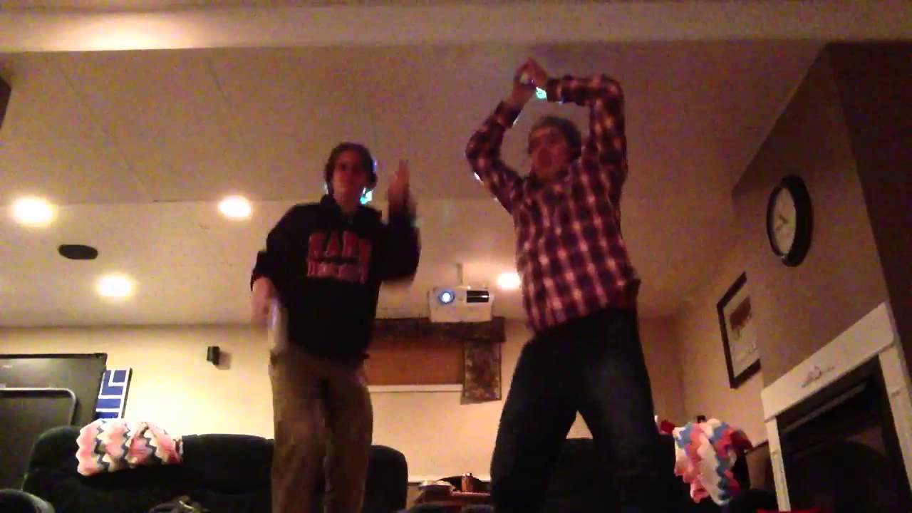 Real men dancing on wii just dance 4 2013 - YouTube