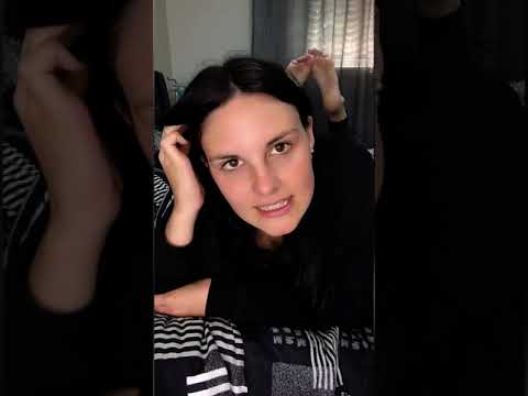 Girl with pretty feet does a countdown for new year