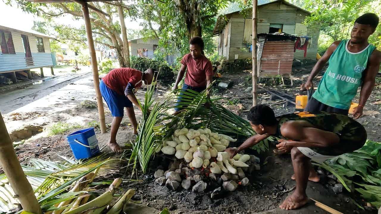Cooking The Traditional Way for the Christmas Feast🇫🇯 - YouTube