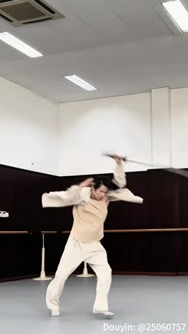 Chinese sword dance: a stunning fusion of grace and strength!! - YouTube