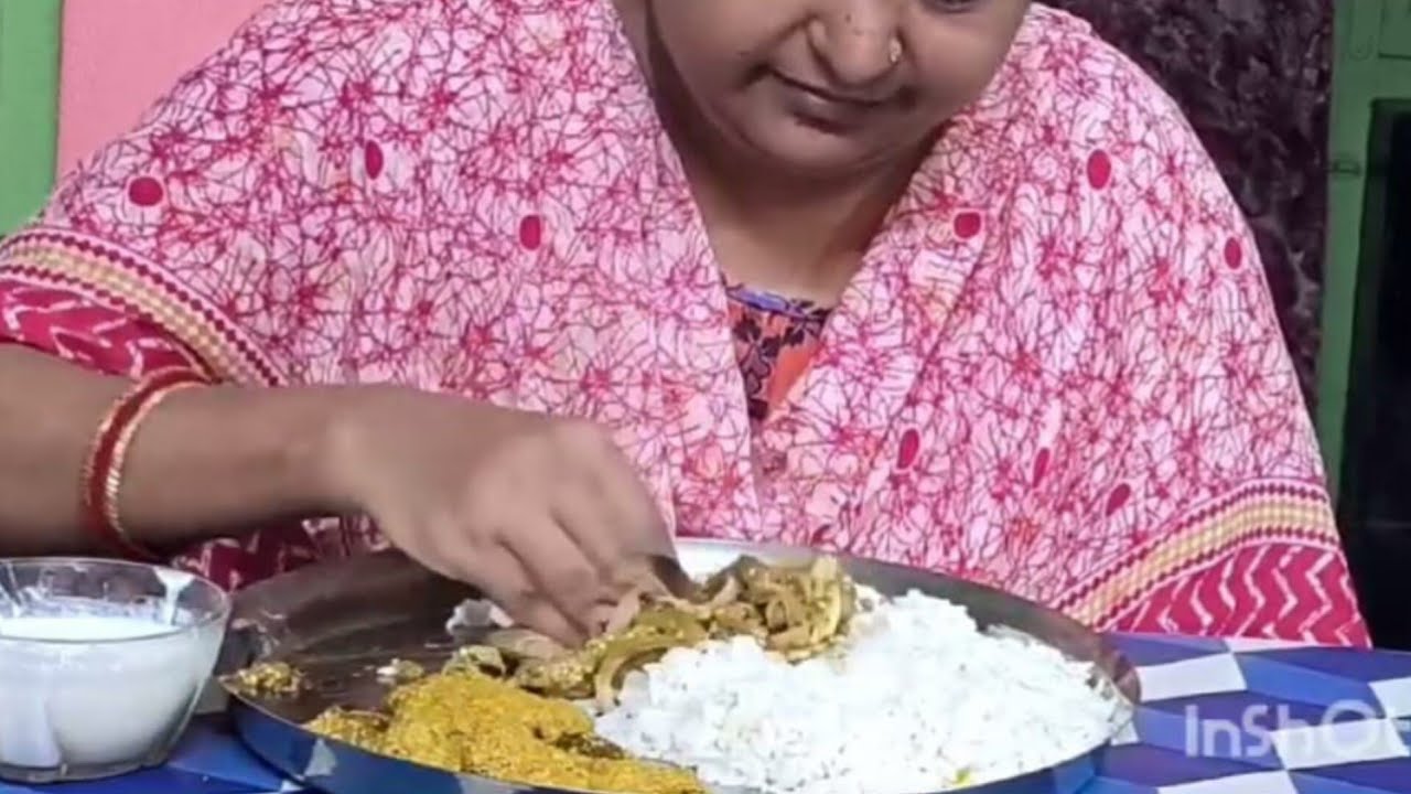 Eating Show - Vat, Begun Vorta, Potol Posto, Tok Doi - YouTube