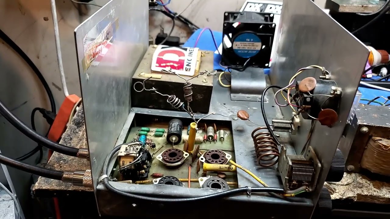 www.409radios.com a hybrid 1 x 6lq6 driving 3 x 6lf6......WHAT! - YouTube