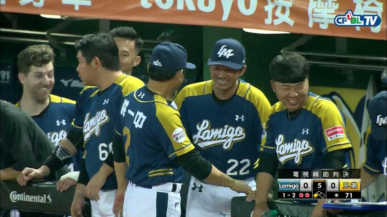 04/15 Lamigo vs 兄弟 五局上，桃猿挑戰成功，詹智堯擊出滾地球，送回隊友梁家榮，幫助球隊拿下一分 - YouTube