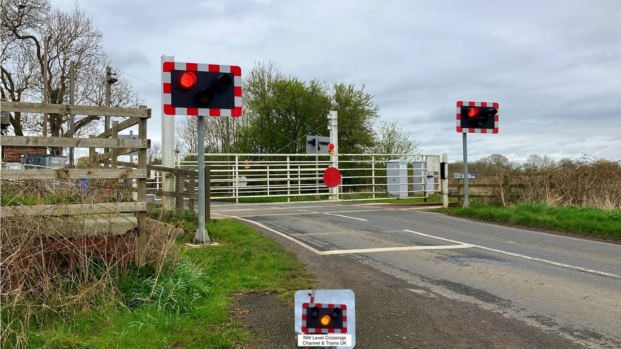 (Manual Gates & LEDs) Marston Moor Level Crossing, North Yorkshire ...
