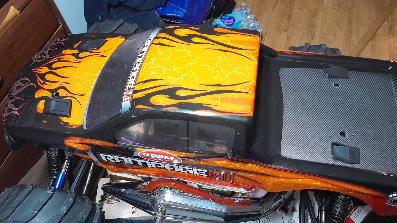 First Ever, clipless body system for redcat Rampage MT - YouTube