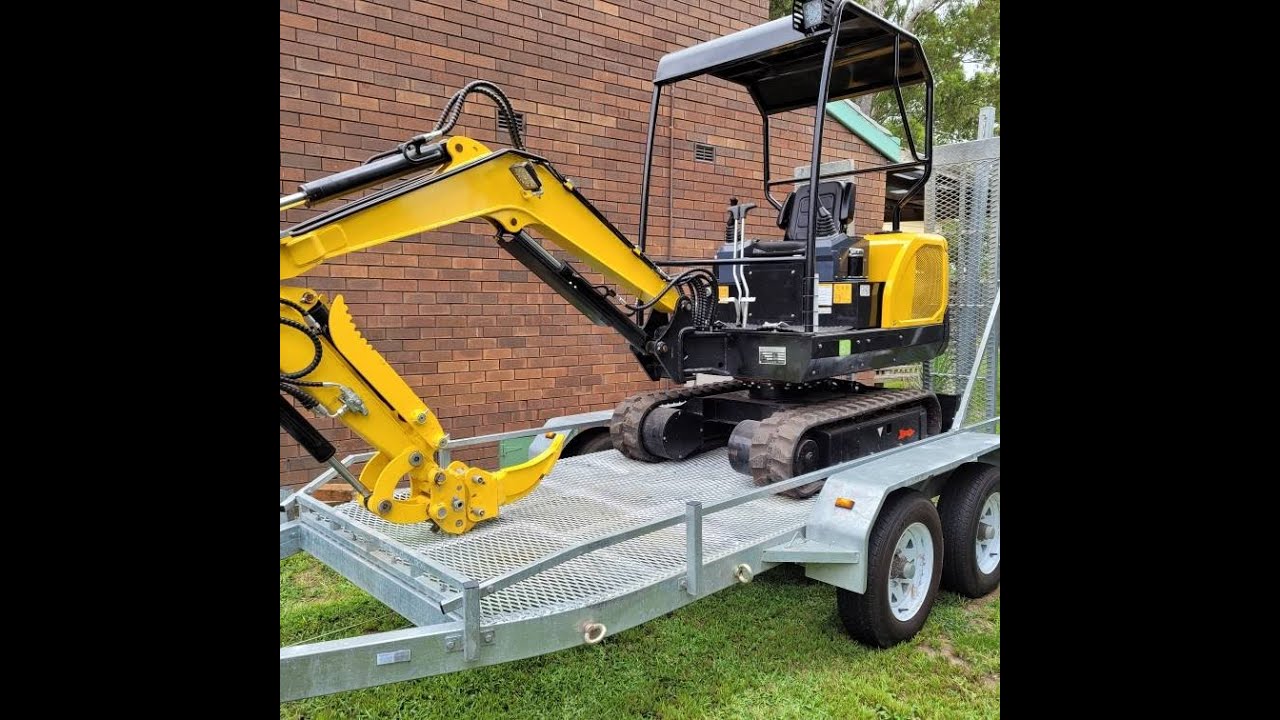 R330 Rippa Excavator 2.5T Spacious Cab For Easy On And Off - YouTube