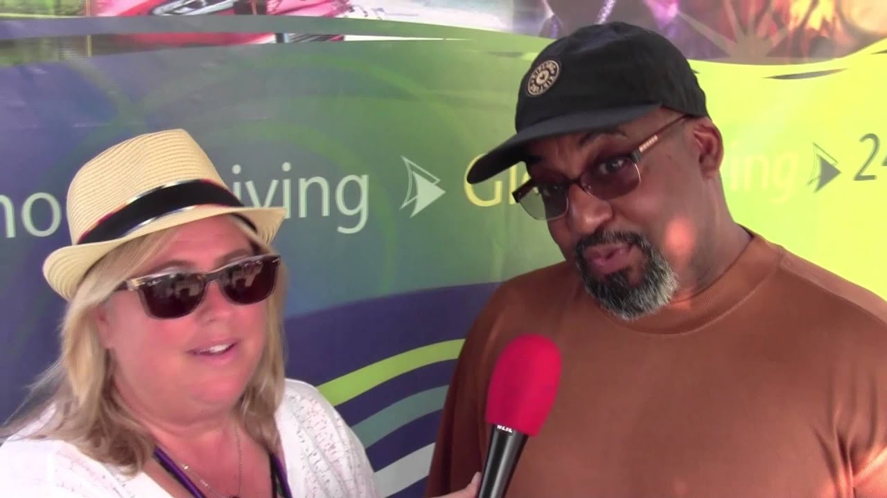 SmoothJazz.com interviews Reggie Stokes at Seabreeze 2014 - YouTube