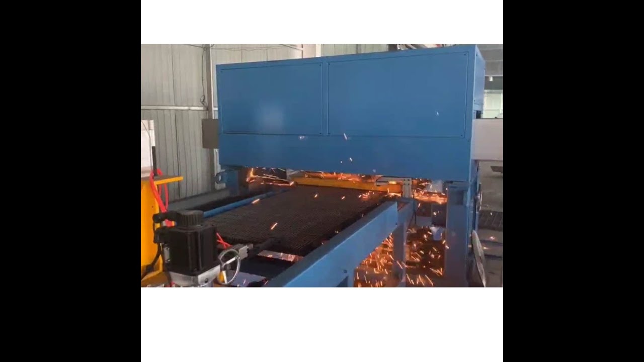 Automated grating shear steel grating cutting machine - YouTube