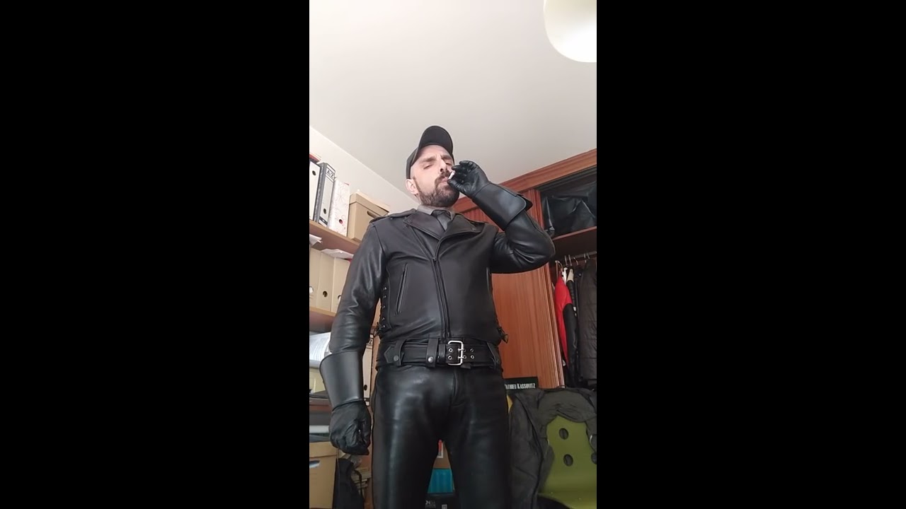 Quick smoke in full leather - YouTube