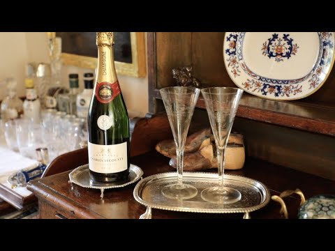 QuarantinEtiquette - Episode 10 - The Drinks Tray (Bar) - #StayHome #WithMe