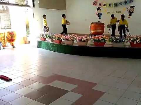 Budak sekolah 5 & 4 main tarian singa