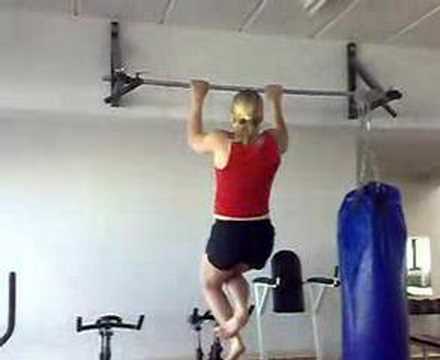 Girl does 12 pull-ups - YouTube