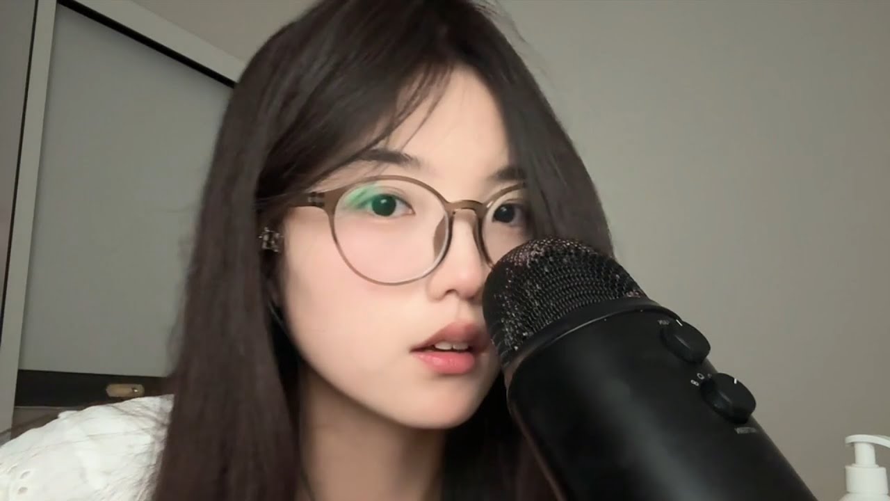 ASMR Ear Eating & Mouth Sounds 😘 ️ - YouTube