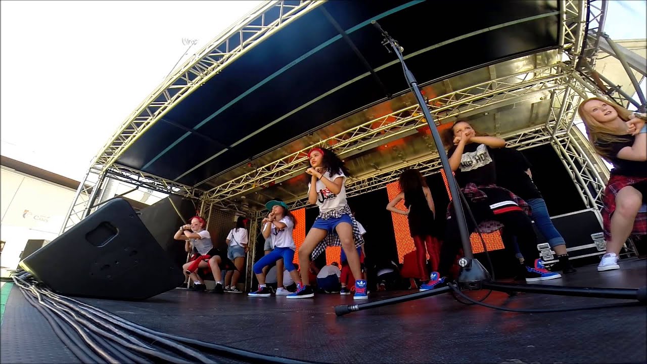 little munchkins dance crew performing with jstep - YouTube
