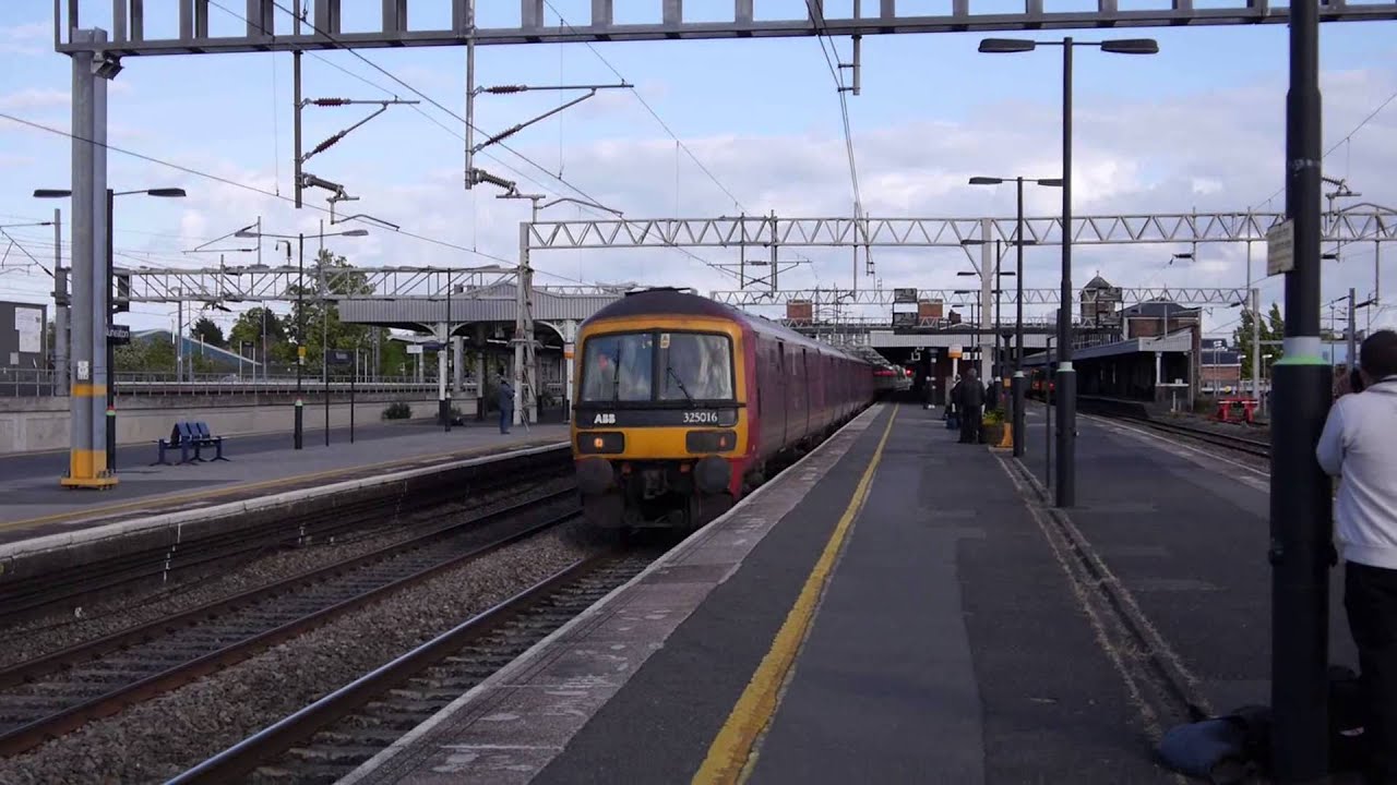 Class 325 Royal Mail Trains at Nuneaton 9 May 2014 - YouTube