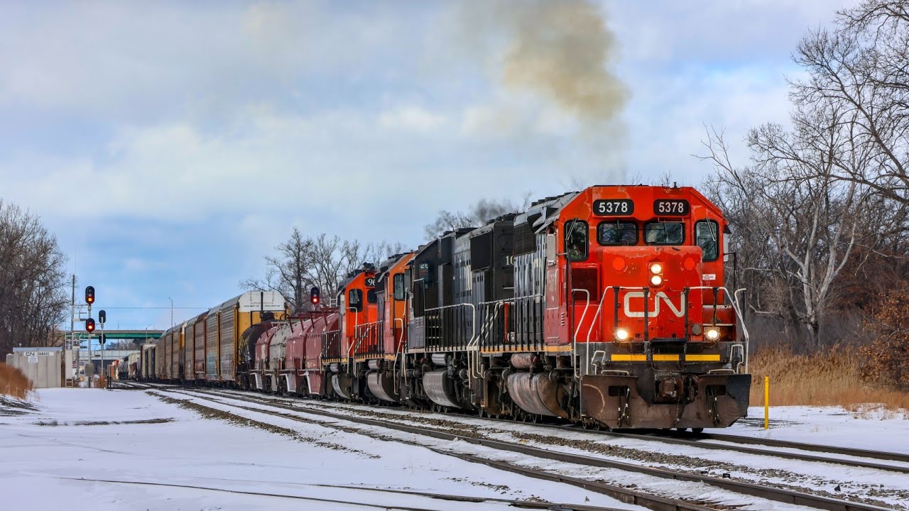 CN 5378 Leads L515 At Gary Indiana - YouTube