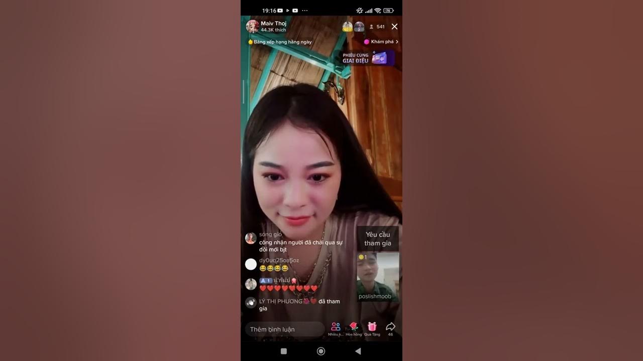 Maiv Thoj pab Maiv Zuag tu siab - YouTube