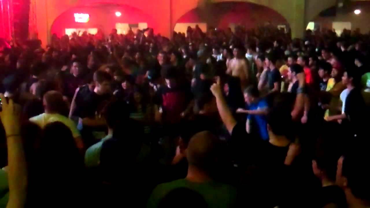 Circle pit, ADTR concert - YouTube
