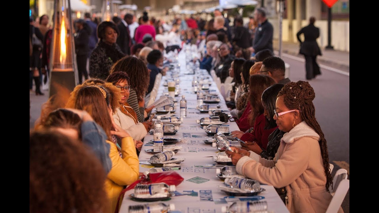 Longest Table Dinner - YouTube