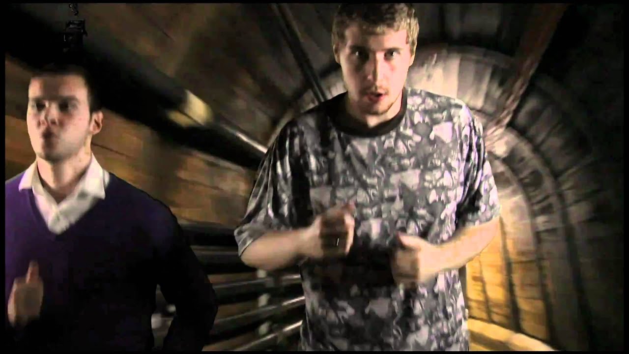 Darren & Sam Green Screen (TEST) - YouTube