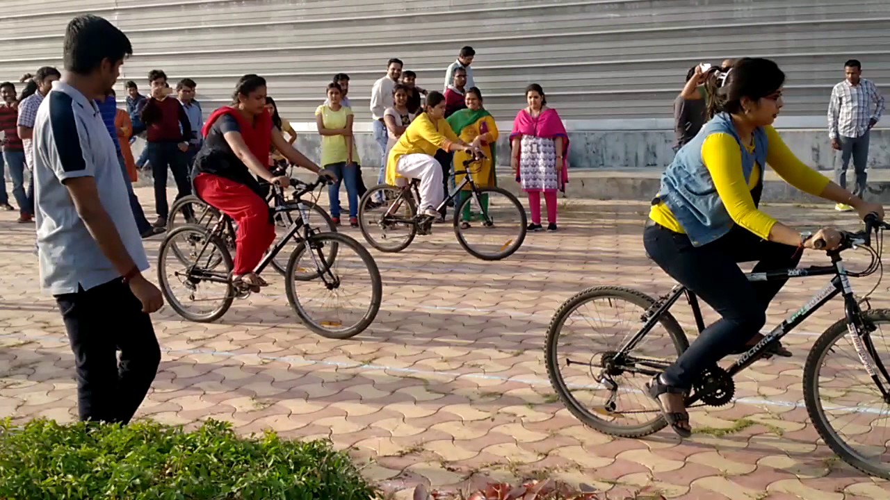 Slow Cycle Race - Round 1 - YouTube