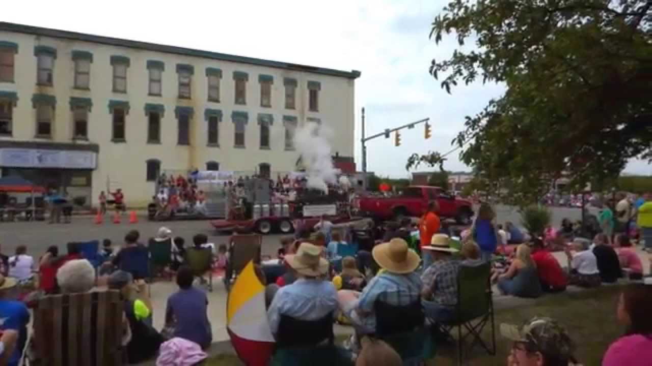 Peru Circus Parade Steam Calliope - YouTube