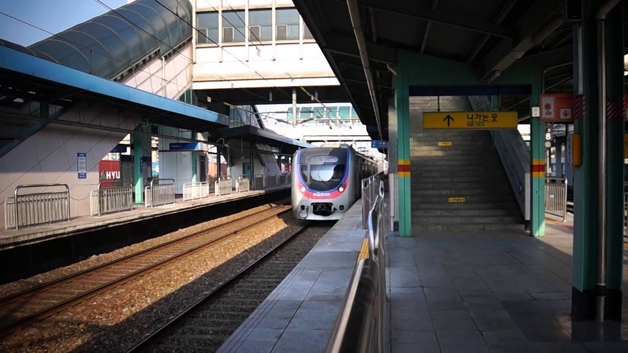 Korail Line 1 Yongsan-Cheonan express train passing Uiwang - YouTube