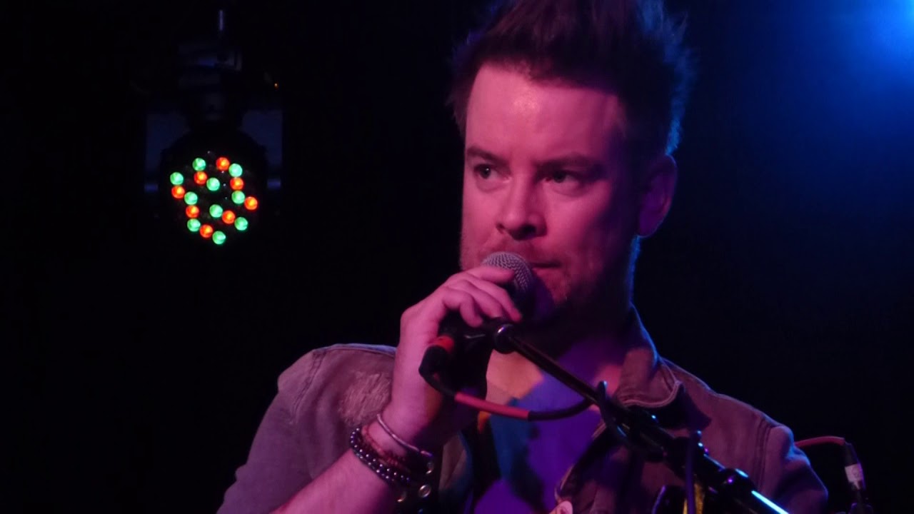 David Cook Better Than Me Intro Banter Nashville - YouTube