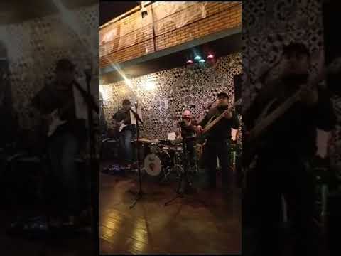 Propios y extraños (Engel cover)