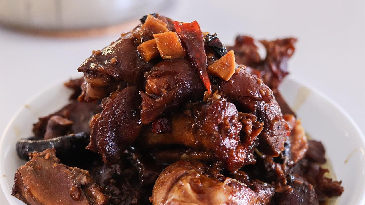 Easy Braised Pork trotters with Sweet soy sauce (One pot method) - YouTube