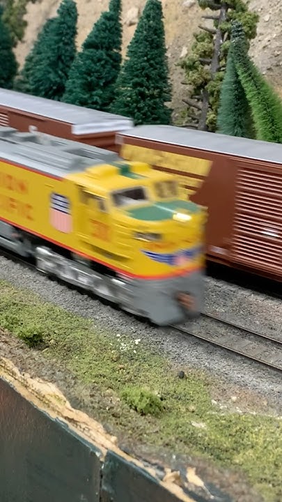 UP 30 passing the mountain #sanantonio #texas #modeltrains #hoscale #railfun #funrun #fun #amre ...