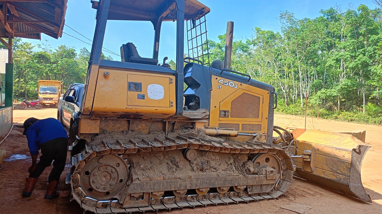 Ternyata Begini Proses Isi Solar Alat Berat Bulldozer - YouTube
