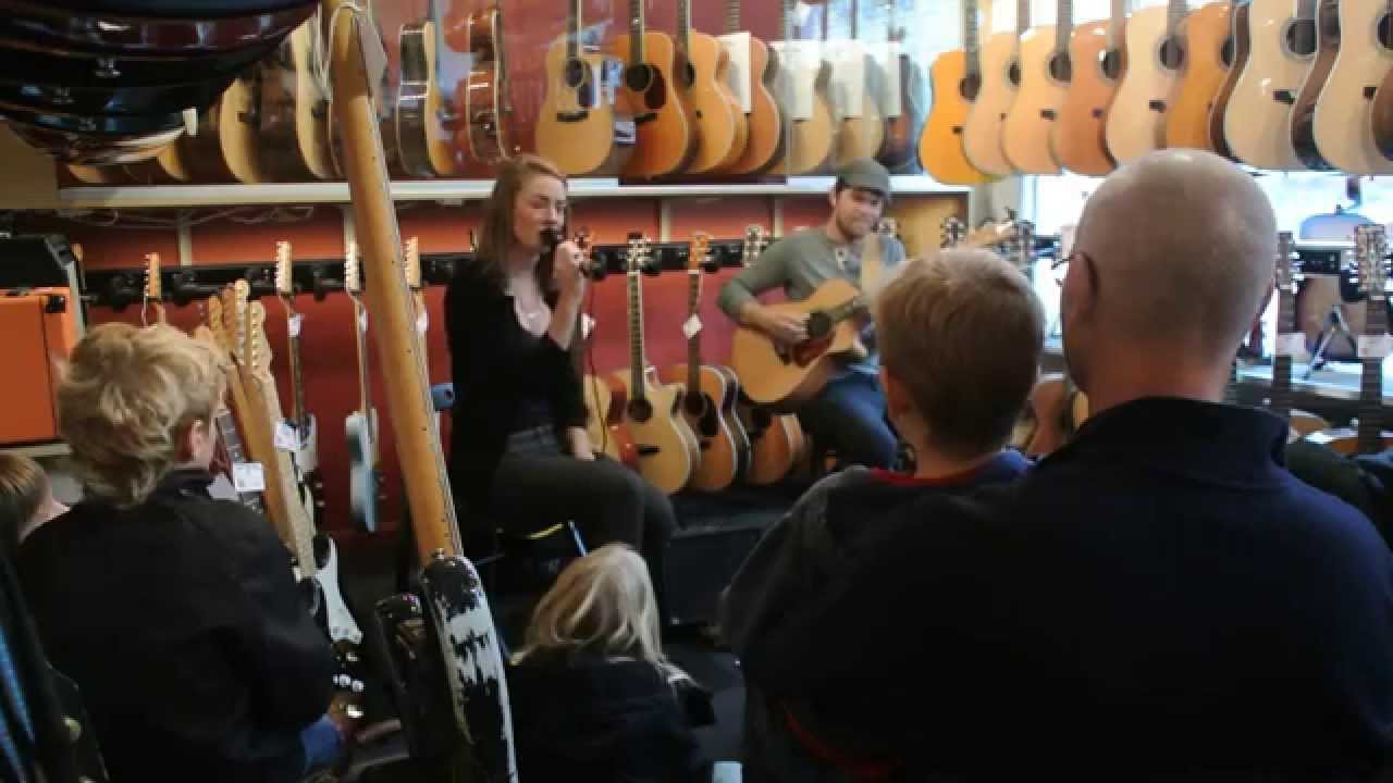Emil & Zandra Ernebro at No1 Guitarshop VII - YouTube