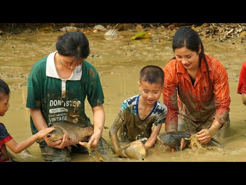 Linda catches a huge school of fish with the kids.