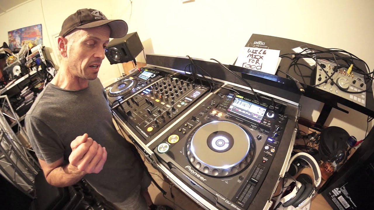 DJ LESSON ON MIXING DEEP HOUSE BY ELLASKINS THE DJ TUTOR - YouTube