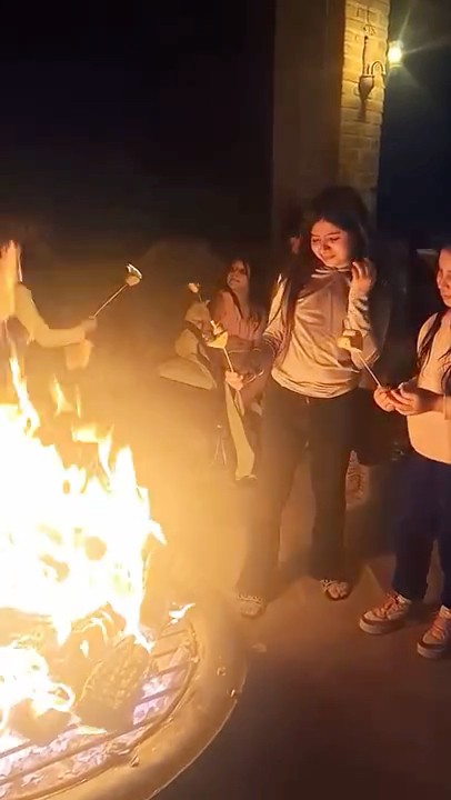 🔥 Bombones en la fogata en Tequila, Jalisco 🌙 Dulce noche con amigos ...
