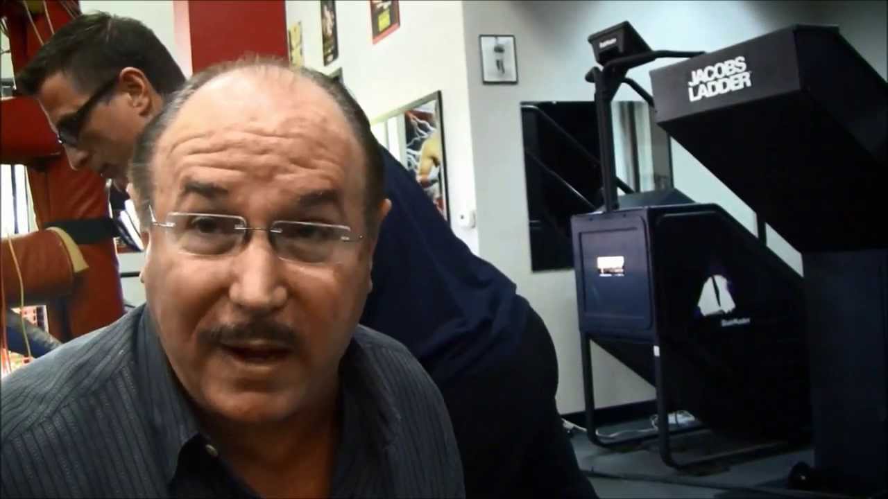 Victor Conte's Hypoxic Boxing Training: "The Curve" - YouTube
