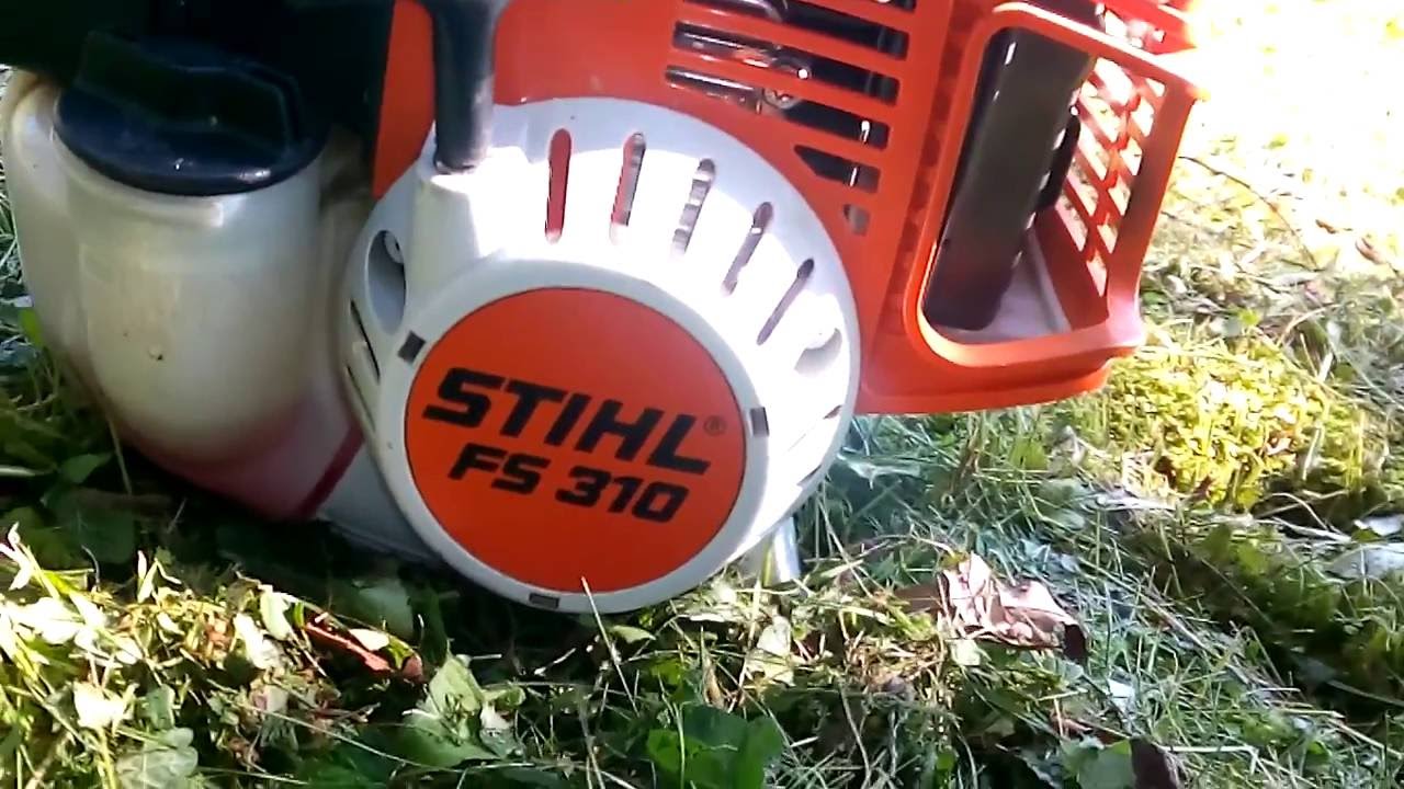 Stihl FS 310 Benzines fűkasza munka közben - YouTube