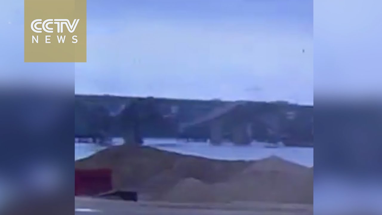 Shocking footage captures the moment as bridge collapses in Jiangxi ...