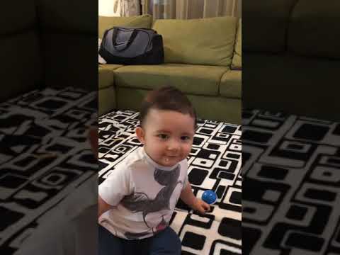 Bayi bule tertawa sampai muncrat 😂🤣