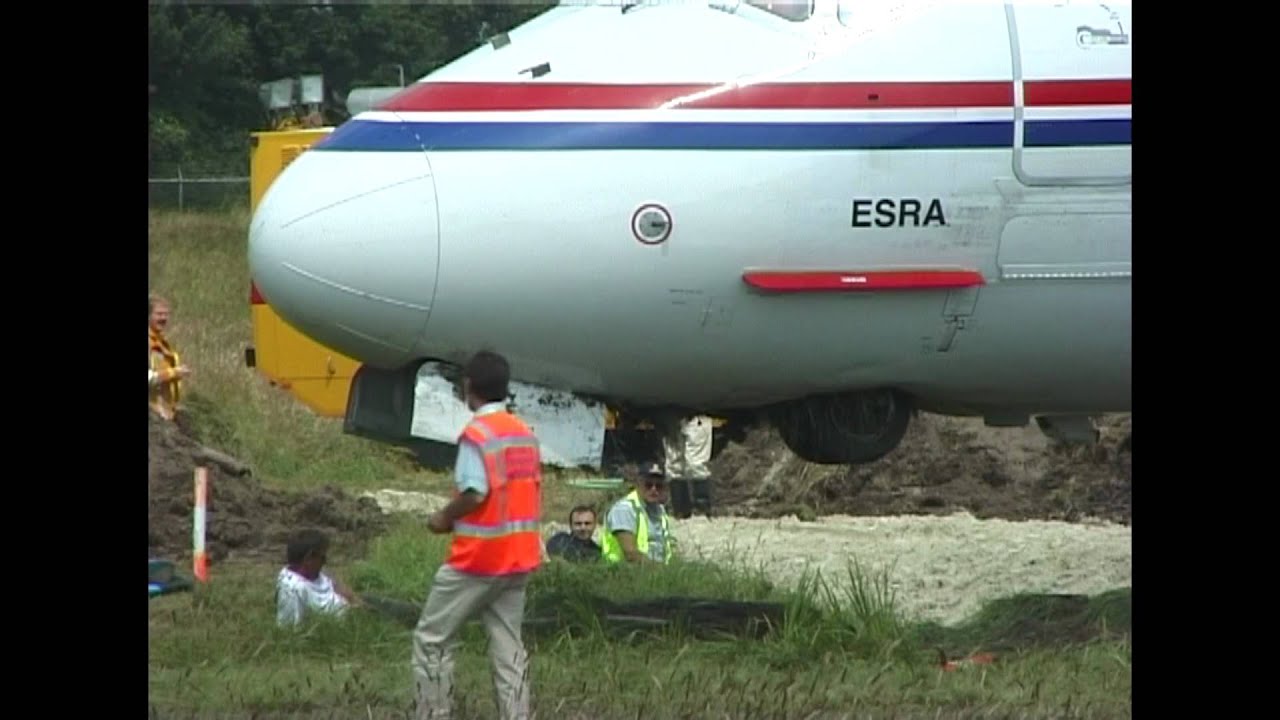 Plane crash runway overrun Onur Air MD88 at Groningen Airport Eelde ...
