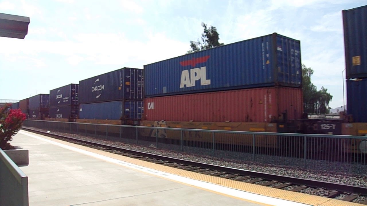 BNSF 5177 Eastbound Double Stack Intermodal Train - Riverside, CA USA 7 ...