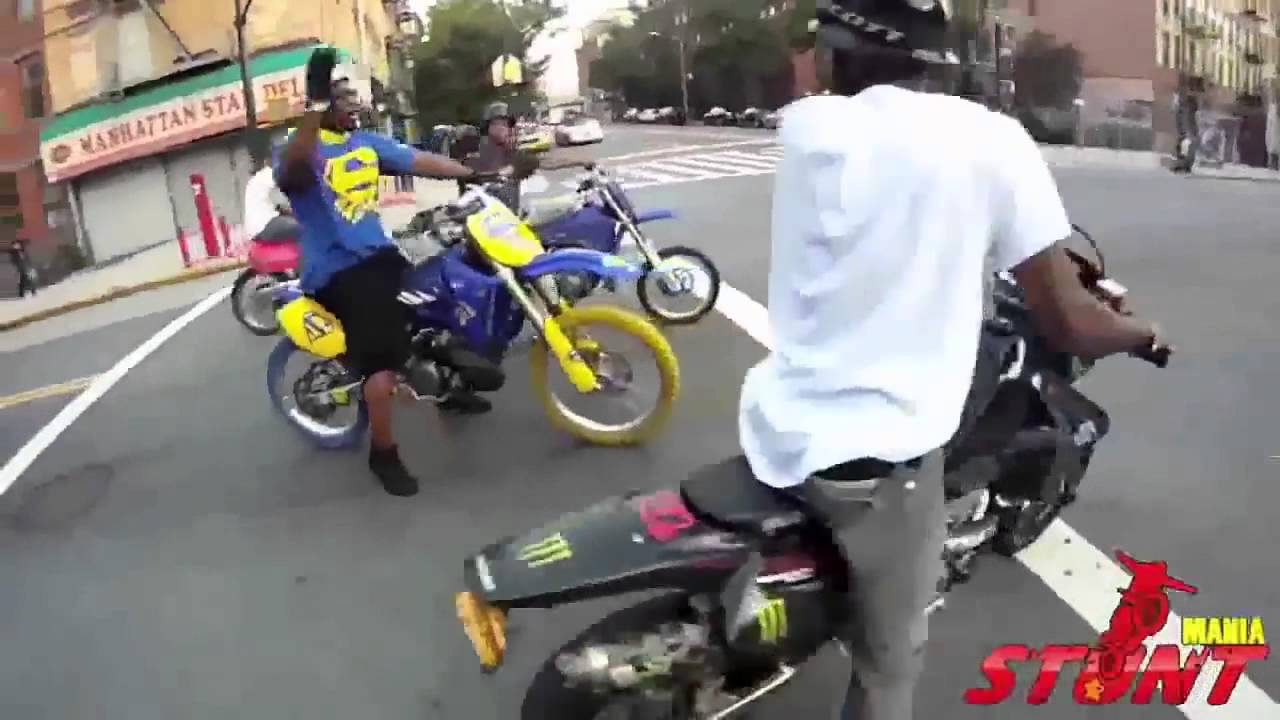 Amazing police chase!! great escape from the police on a motorcycles ...