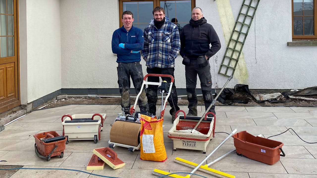 Grouting porcelain using Parex Granatech Fine and Raimondi Berta Sponge machine - YouTube