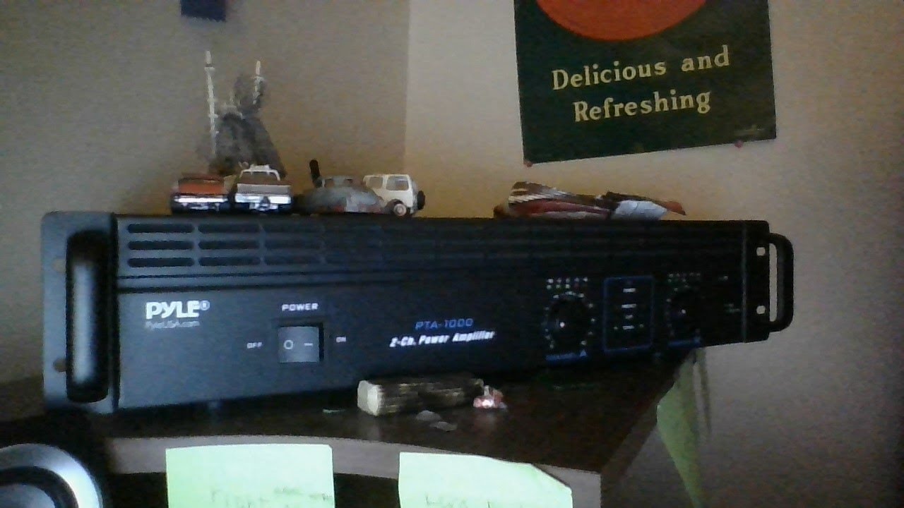 The Pyle pta 1000 amplifier with 2 12s BUMPIN wear headphones - YouTube