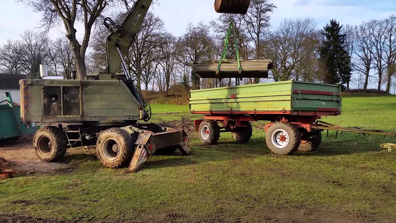 Bagger T174-2A beim Platten verladen - YouTube