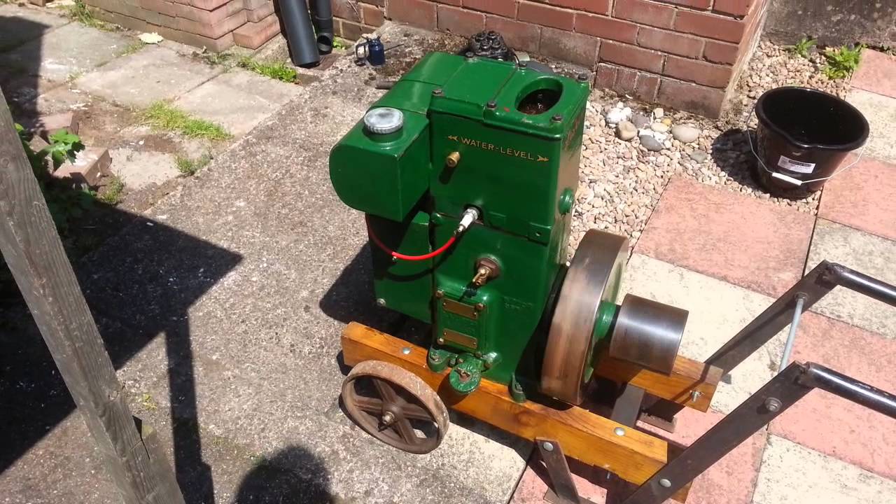 Running the Lister D Stationary Engine - YouTube