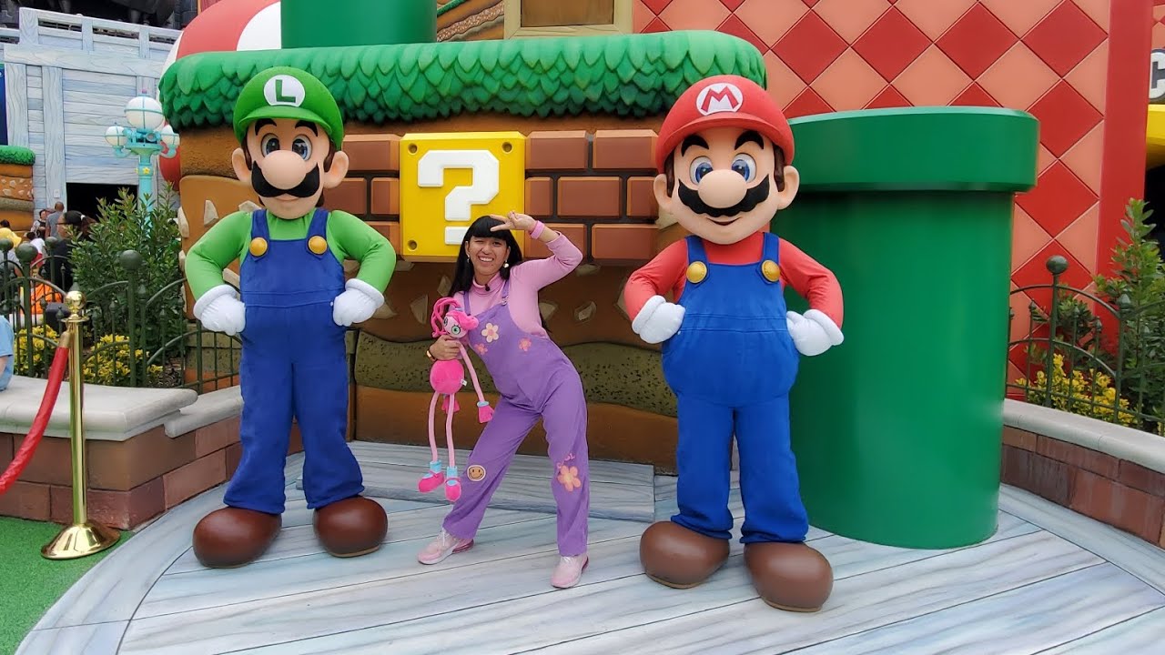 I and Mommy Long Legs meet Mario and Luigi at Super Nintendo World USH ...