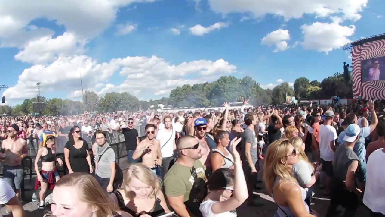 360 Mainstage Crowd Shot Sziget - YouTube